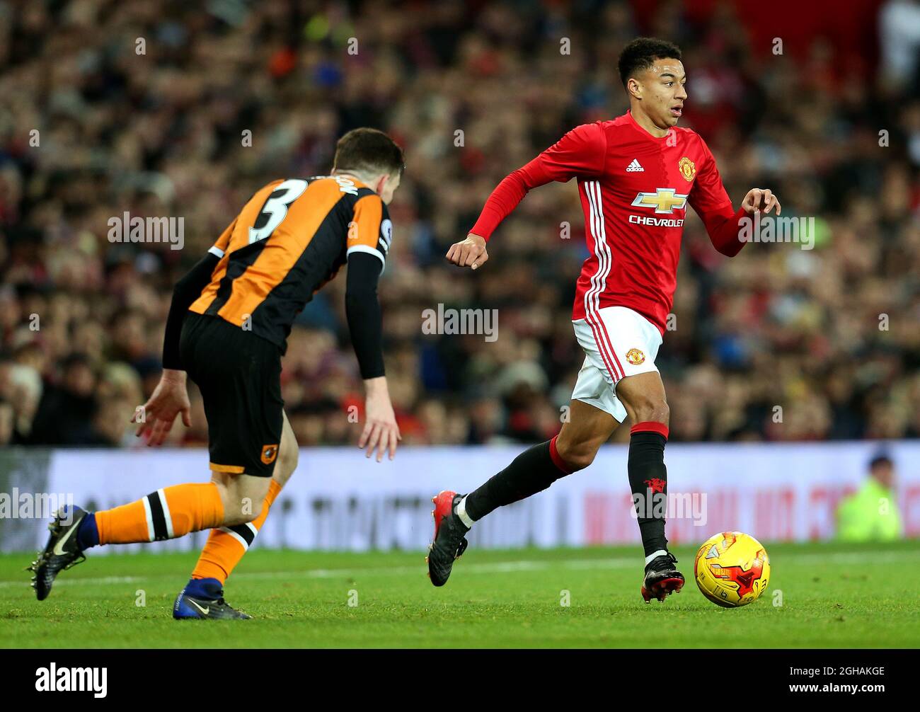 Jesse Lingard von Manchester United tritt gegen Andrew Robertson von ...
