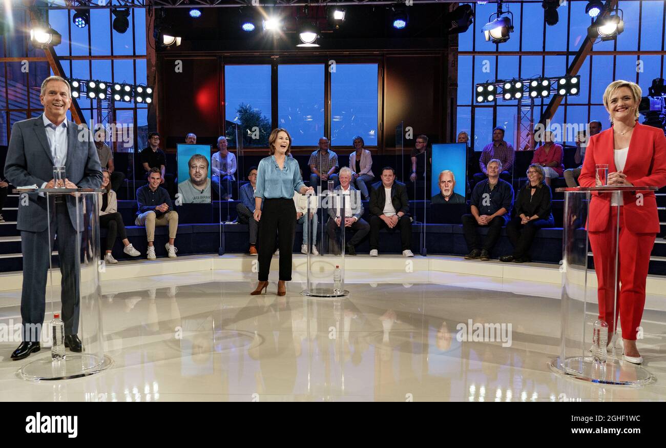 06. September 2021, Schleswig-Holstein, Lübeck: Annalena Baerbock (M ...