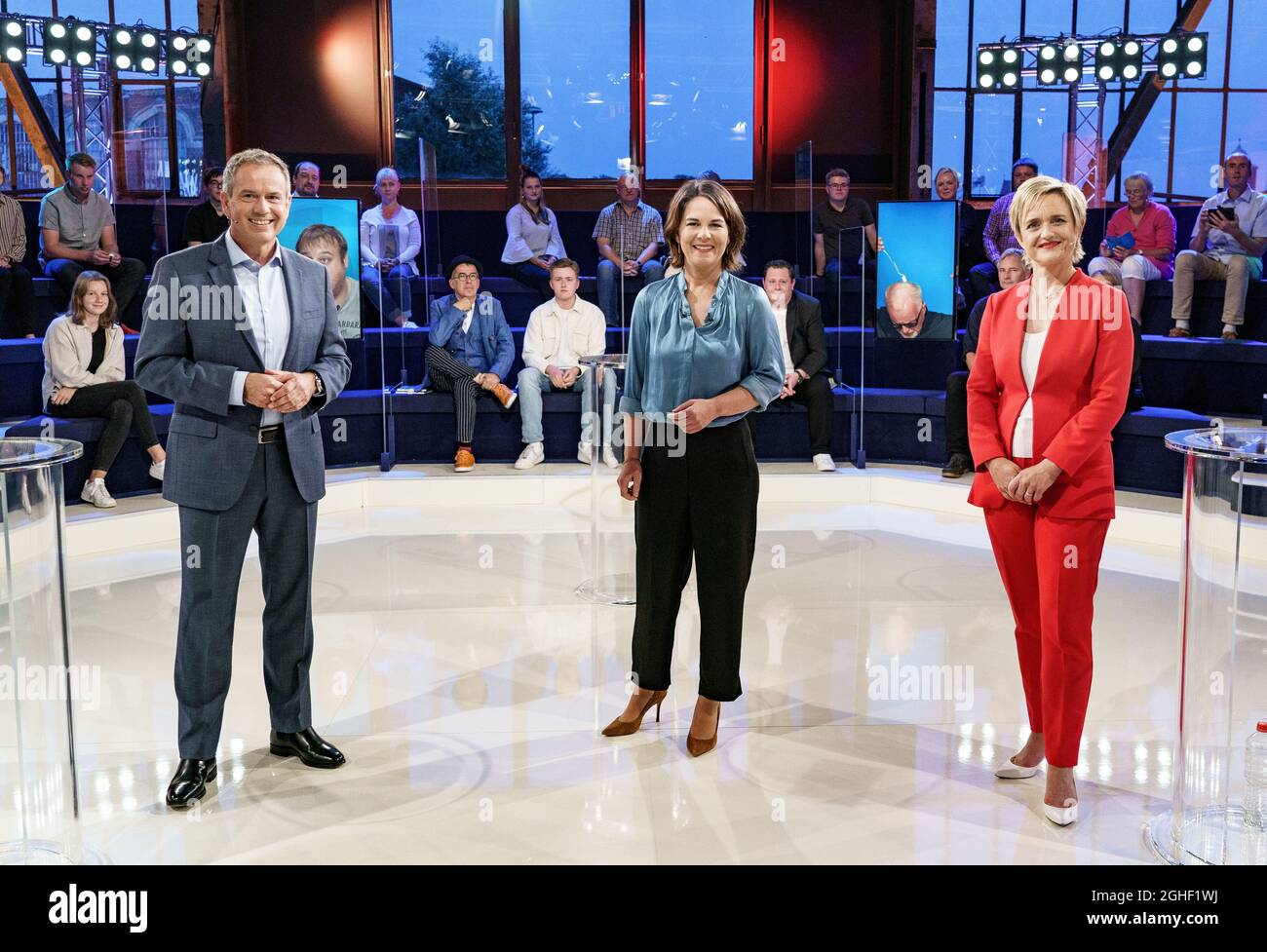 06. September 2021, Schleswig-Holstein, Lübeck: Annalena Baerbock (M ...