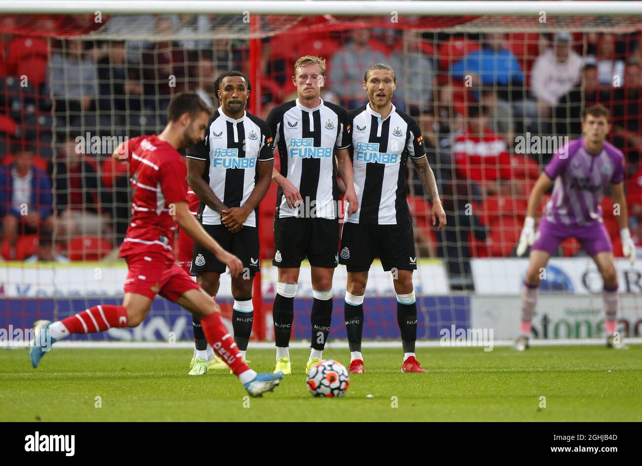 Doncaster, England, 23. Juli 2021. Callum Wilson, Sean Longstaff und ...