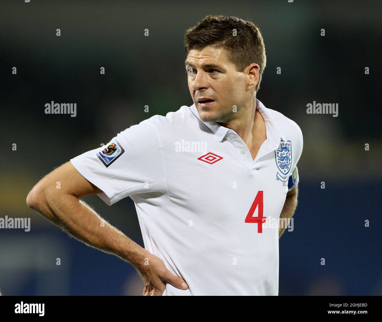 Steven Gerrard, Englands Fußballnationalmannschaft, schaut während des ...