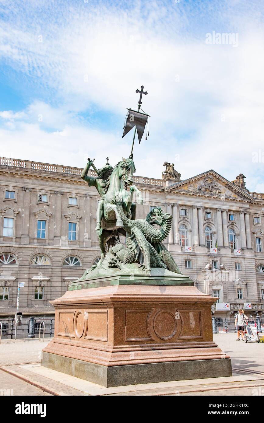 Germany berlin sculpture st george -Fotos und -Bildmaterial in hoher ...