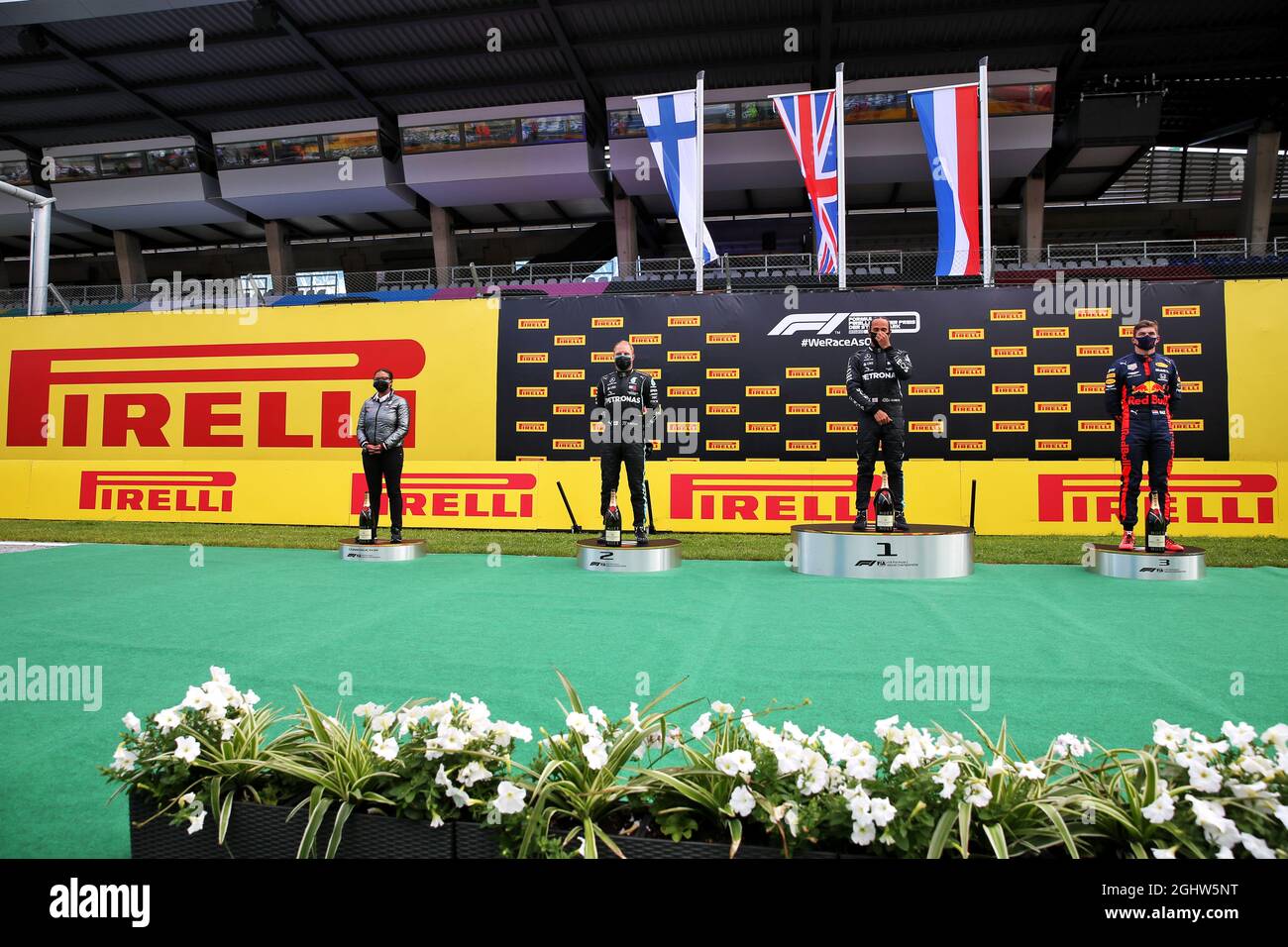 Das Podium (L bis R): Stephanie Travers (GBR) Mercedes AMG F1 Track ...