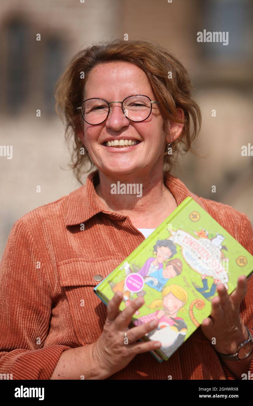 07. September 2021, Sachsen-Anhalt, Wernigerode: Kinderautorin Margit ...