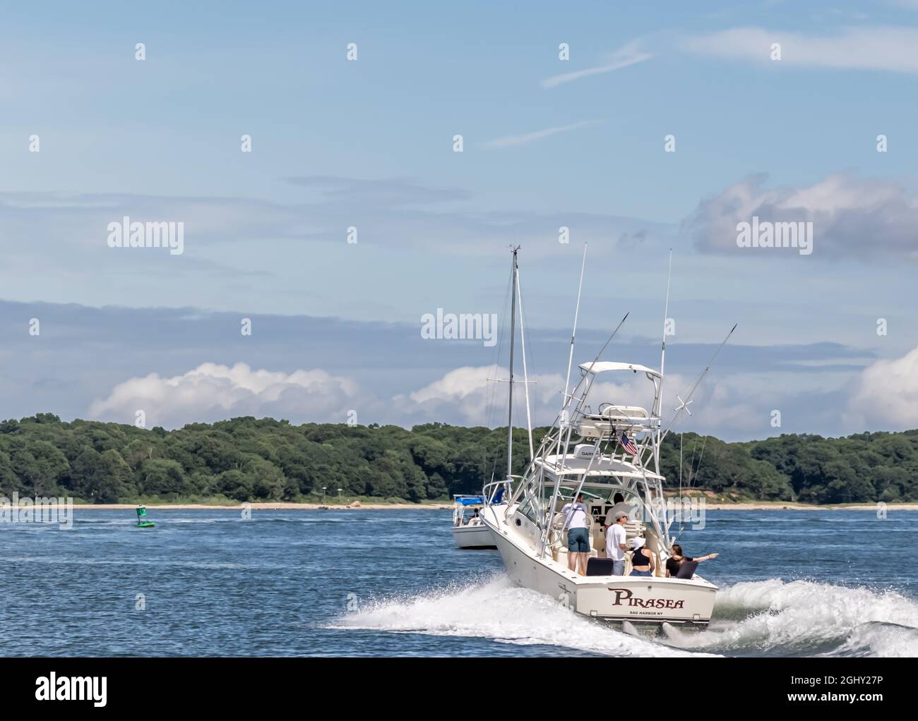 Menschen auf bootsfahrt -Fotos und -Bildmaterial in hoher Auflösung – Alamy