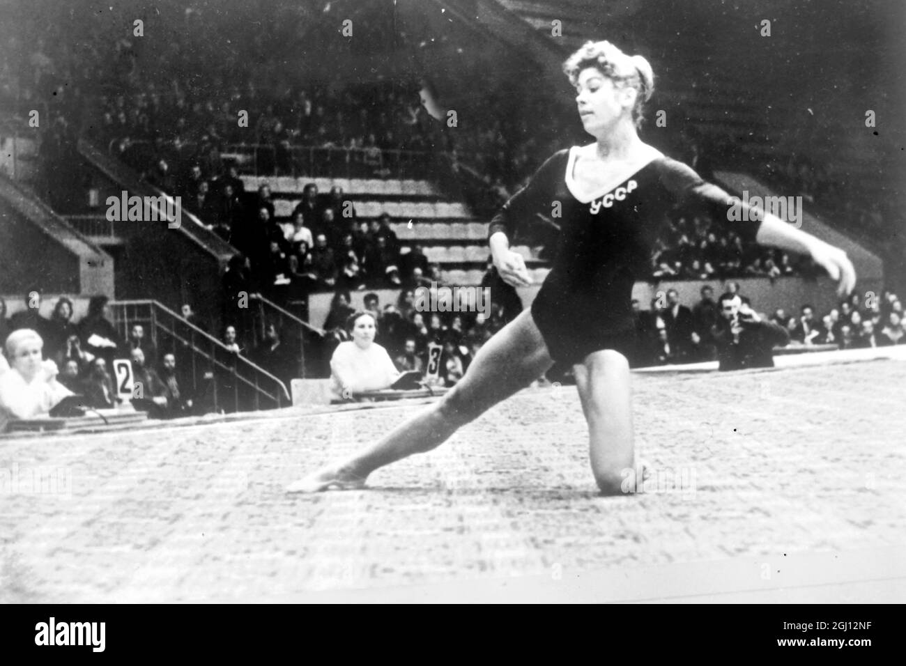 Larisa latynina -Fotos und -Bildmaterial in hoher Auflösung – Alamy