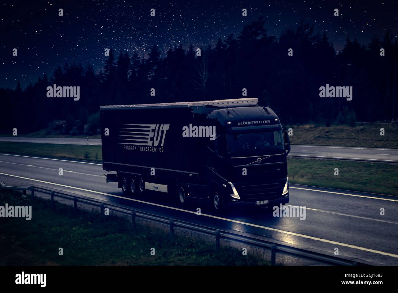Volvo truck in der nacht Stockfotos und -bilder Kaufen - Alamy