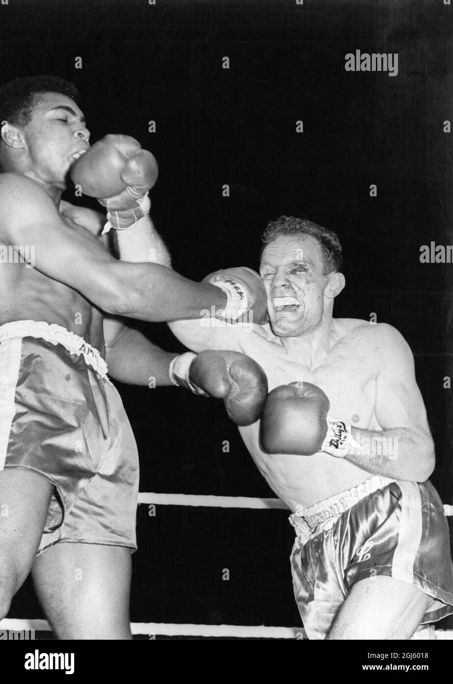 Muhammad ali gegen henry cooper -Fotos und -Bildmaterial in hoher ...