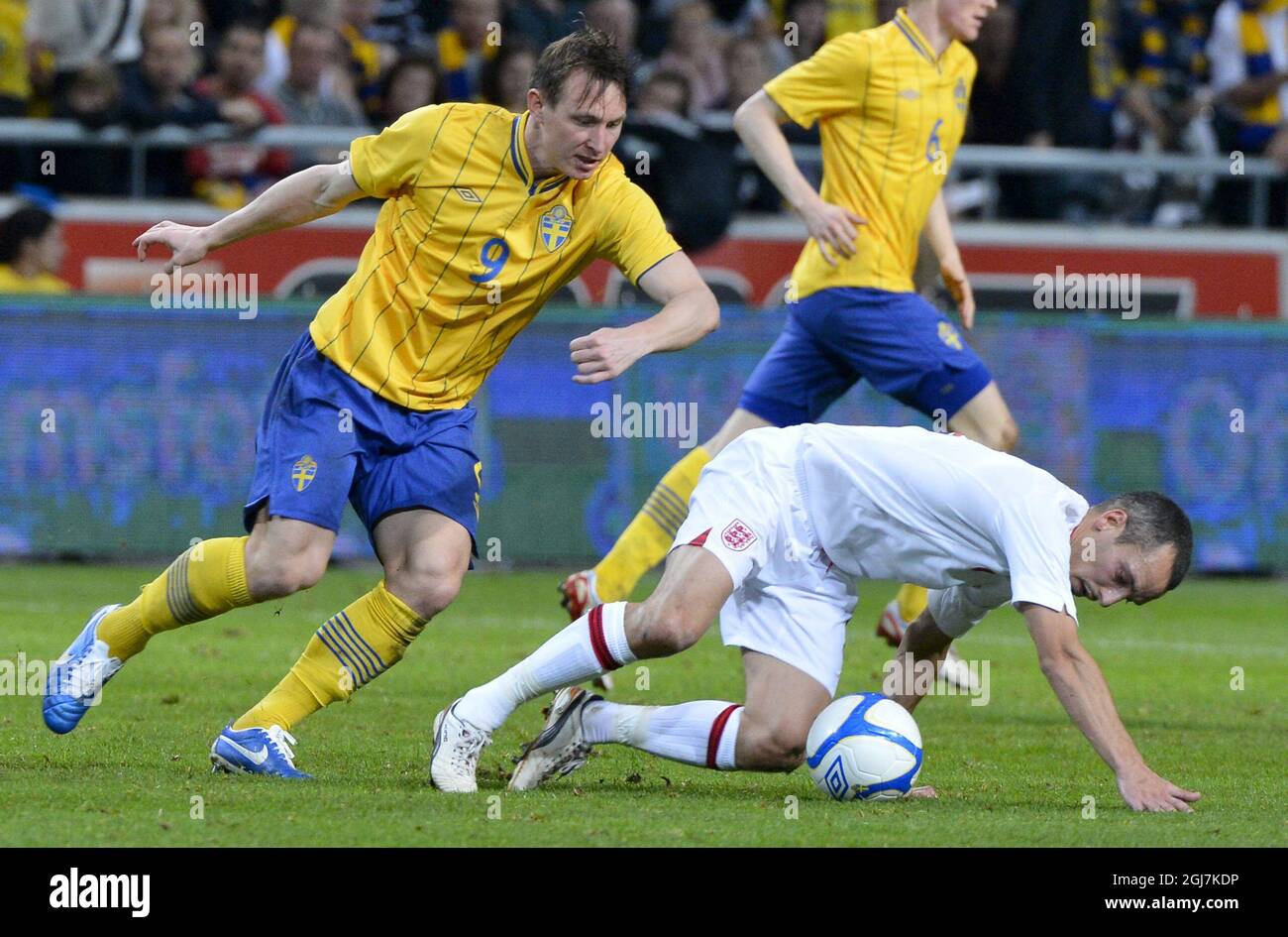 Der Schwede Kim Kallstrom (links) und der Engländer Leon Osman (rechts ...