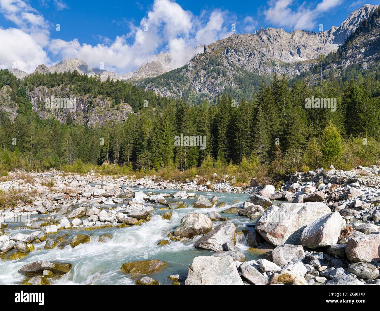 Fluss Sarca. Val di Genova im Parco Naturale Adamello, Brenta, Trentino ...