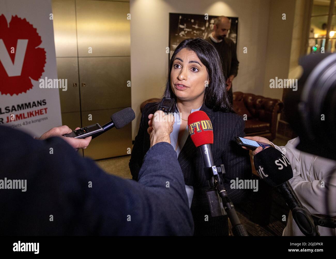 Nooshi dadgostar -Fotos und -Bildmaterial in hoher Auflösung – Alamy