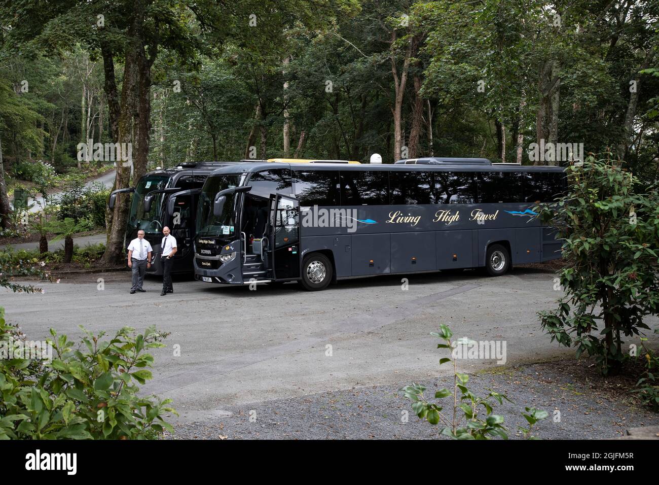 Uniformierte busfahrer -Fotos und -Bildmaterial in hoher Auflösung – Alamy
