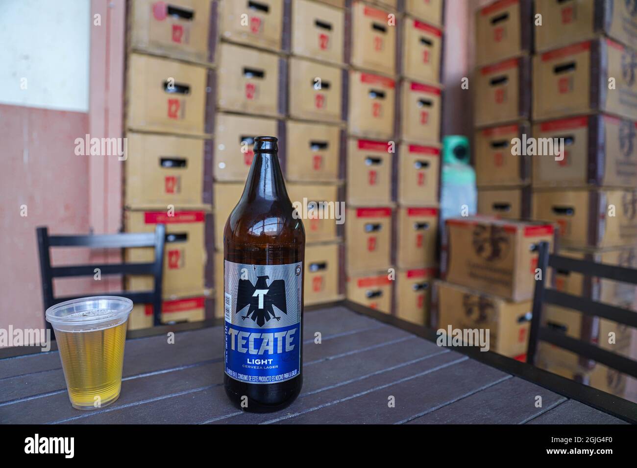 Bar Club Obregon, Caguama tecate, Bier, Kartons Caguama, Tecate Bier ...