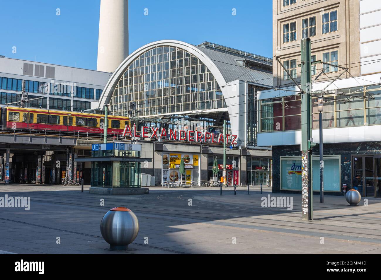 S bahn station alexanderplatz bahnhof -Fotos und -Bildmaterial in hoher Auflösung – Alamy