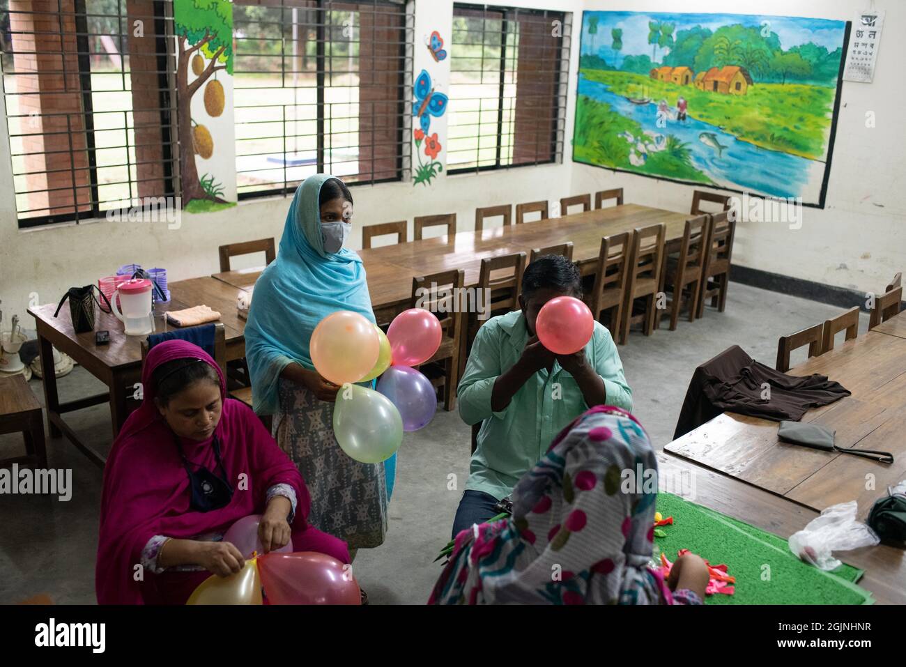 Dhaka, Bangladesch. September 2021. Schulbehörden schmücken ...