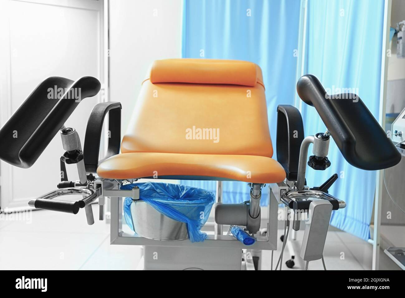 Patientin frauenarzt untersuchungsstuhl -Fotos und -Bildmaterial in ...