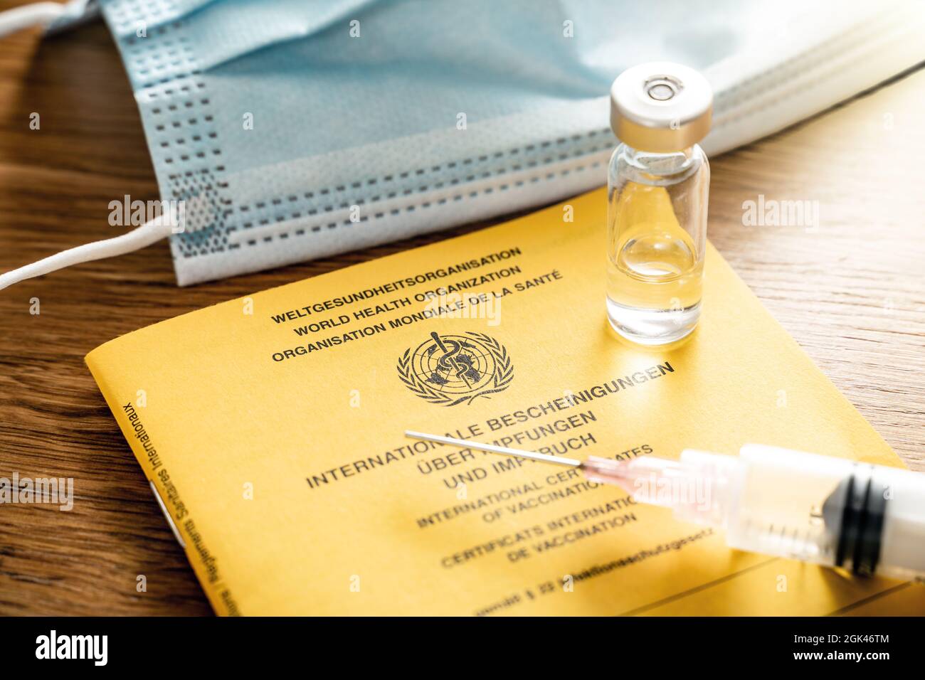 Gelber Impfpass Stockfotos und -bilder Kaufen - Alamy