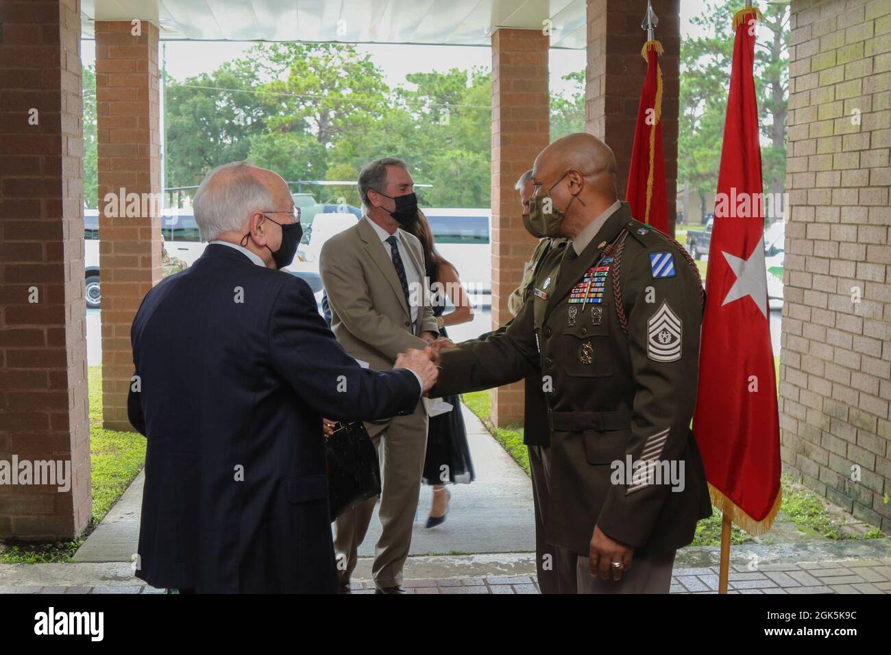 U.S. Army Command Sgt. Maj Quentin Fenderson und Maj. General Charles D ...