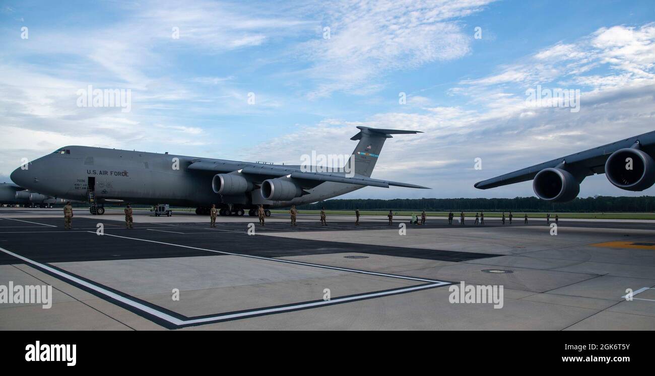 436th aircraft maintenance squadron -Fotos und -Bildmaterial in hoher ...