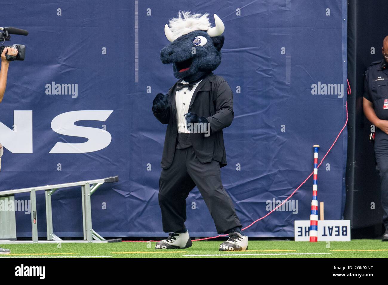 12. September 2021: Das Maskottchen Toro von Houston Texans tanzt ...