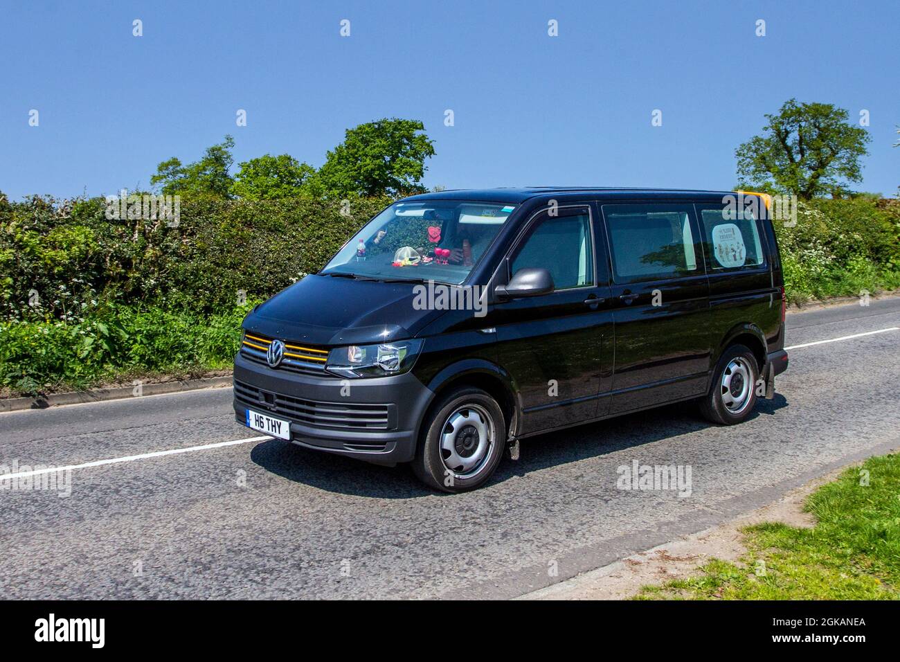 Volkswagen transporter shuttle -Fotos und -Bildmaterial in hoher ...
