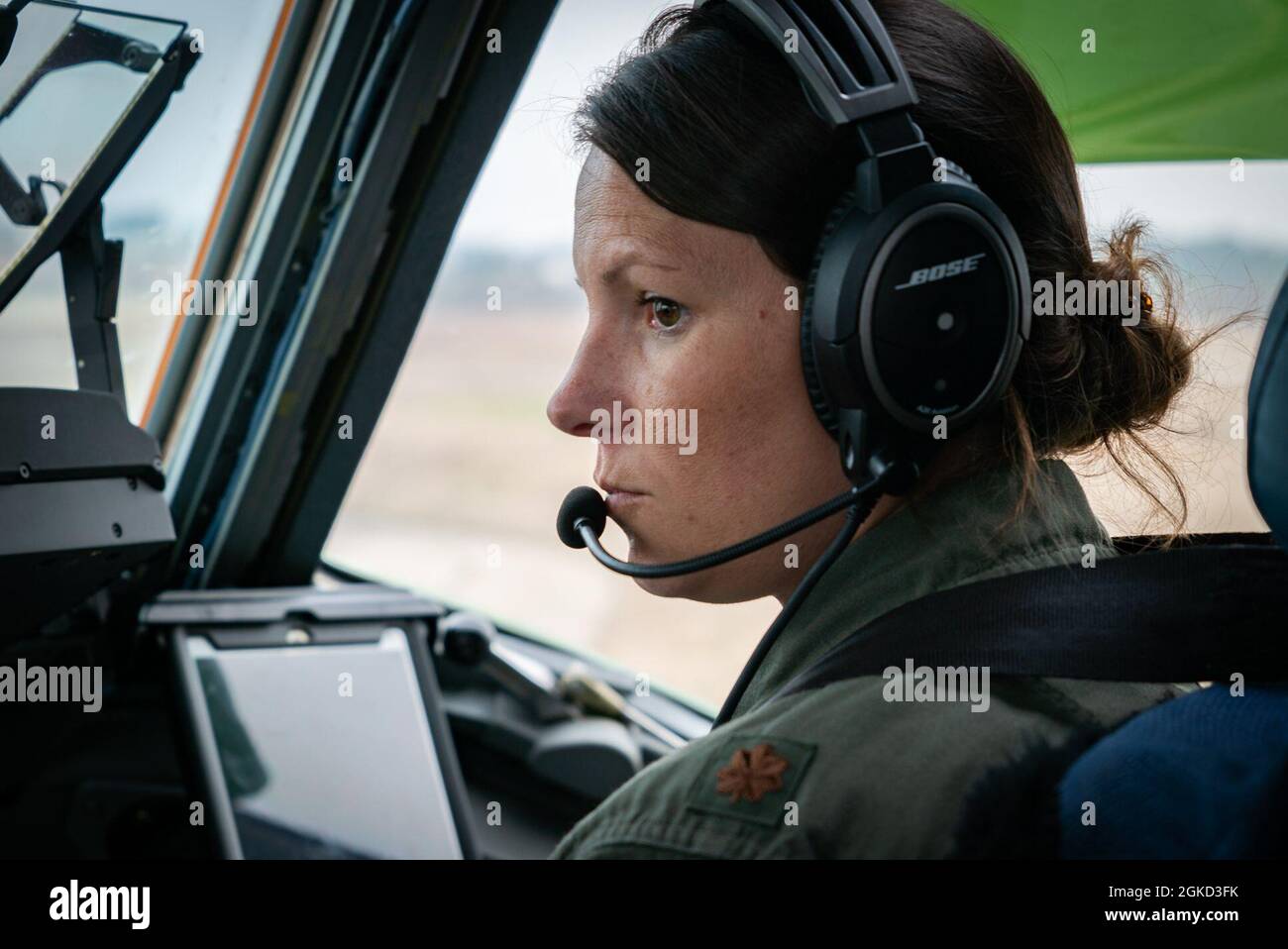 Capt. Alisha Stroble, stellvertretender Taktiken-Chef der 16. Luftlift ...