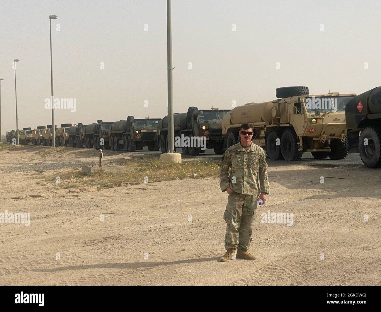 US Army Sgt. Joshua Witmer, 1. Klasse, mit Hauptsitz und Hauptquartier ...