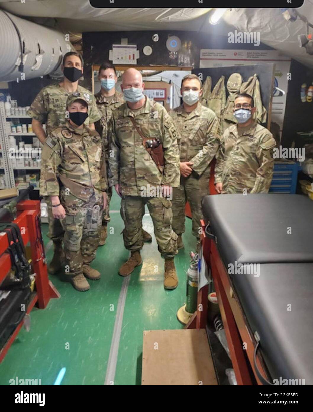 Der Oberst der US-Armee, David Hamilton, besucht medizinisches Personal ...