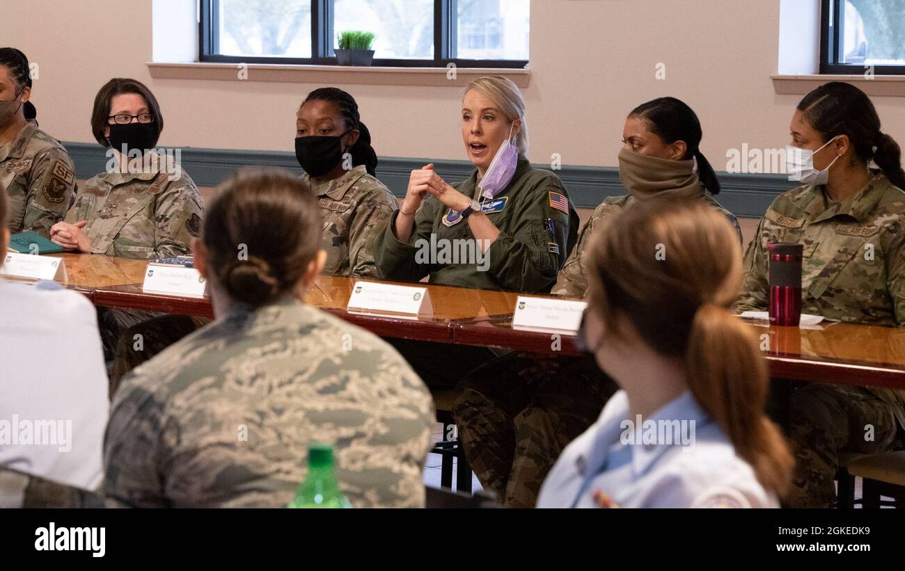 Rotc mitglieder -Fotos und -Bildmaterial in hoher Auflösung – Alamy
