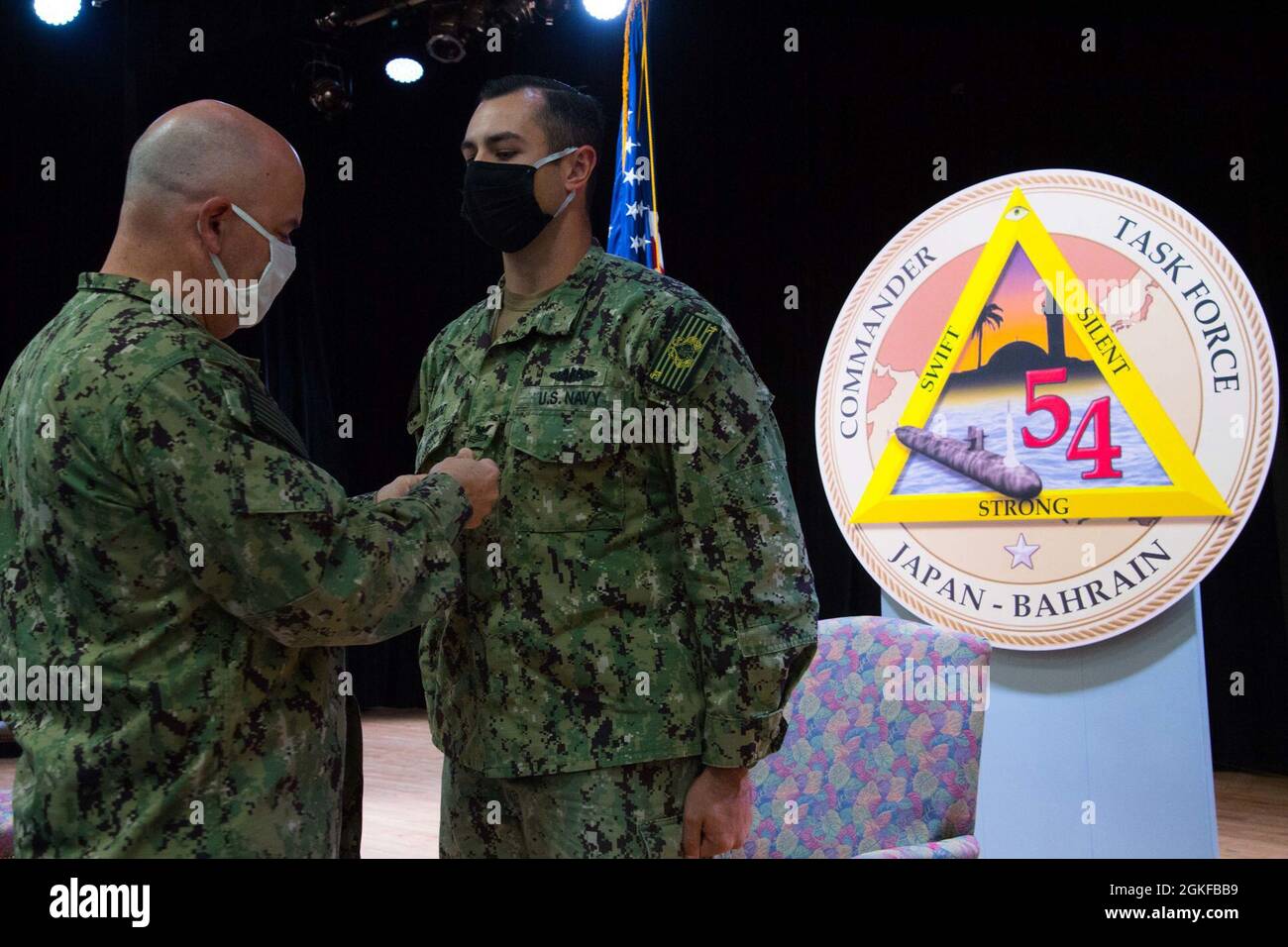 MANAMA, Bahrain (Apr. 8, 2021) – Capt. Tim Poe aus Patuxent River ...