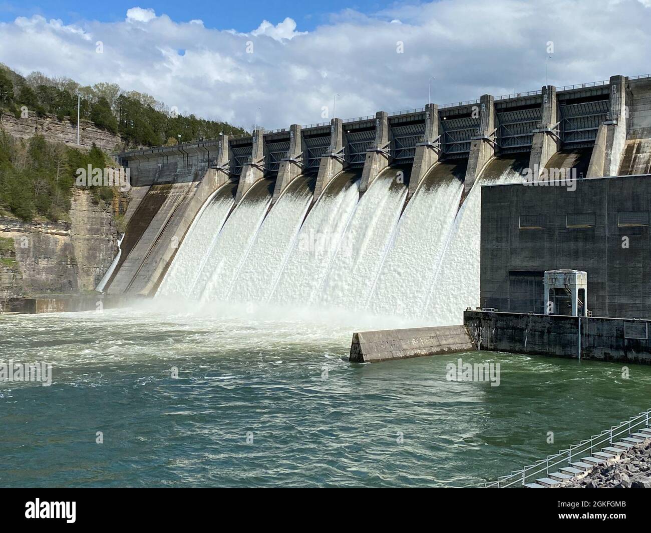 Der Center Hill Dam am Caney Fork River in Lancaster, Tennessee ...