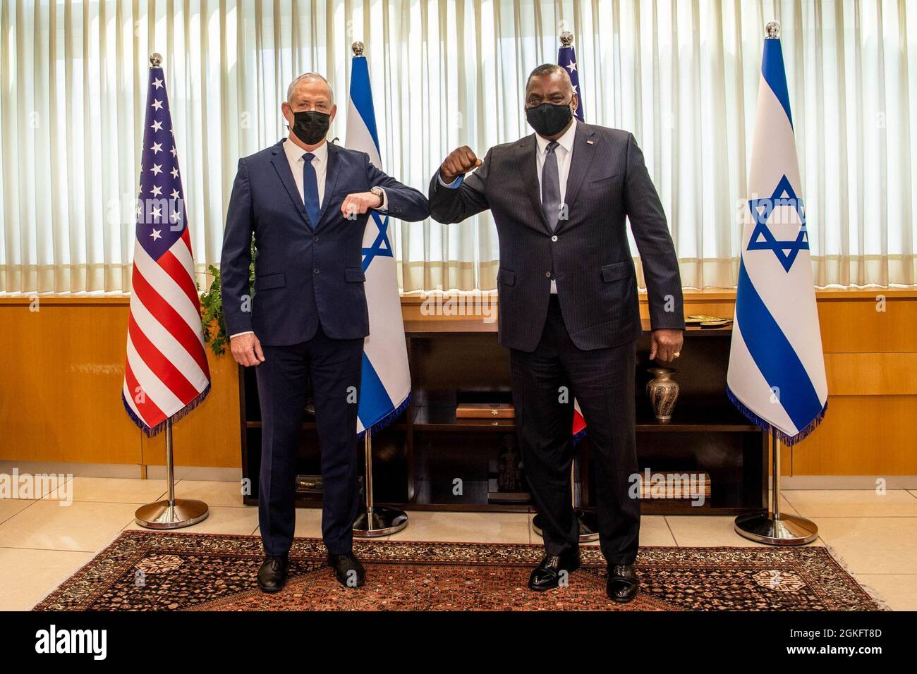 Verteidigungsminister Lloyd J. Austin III und der israelische ...