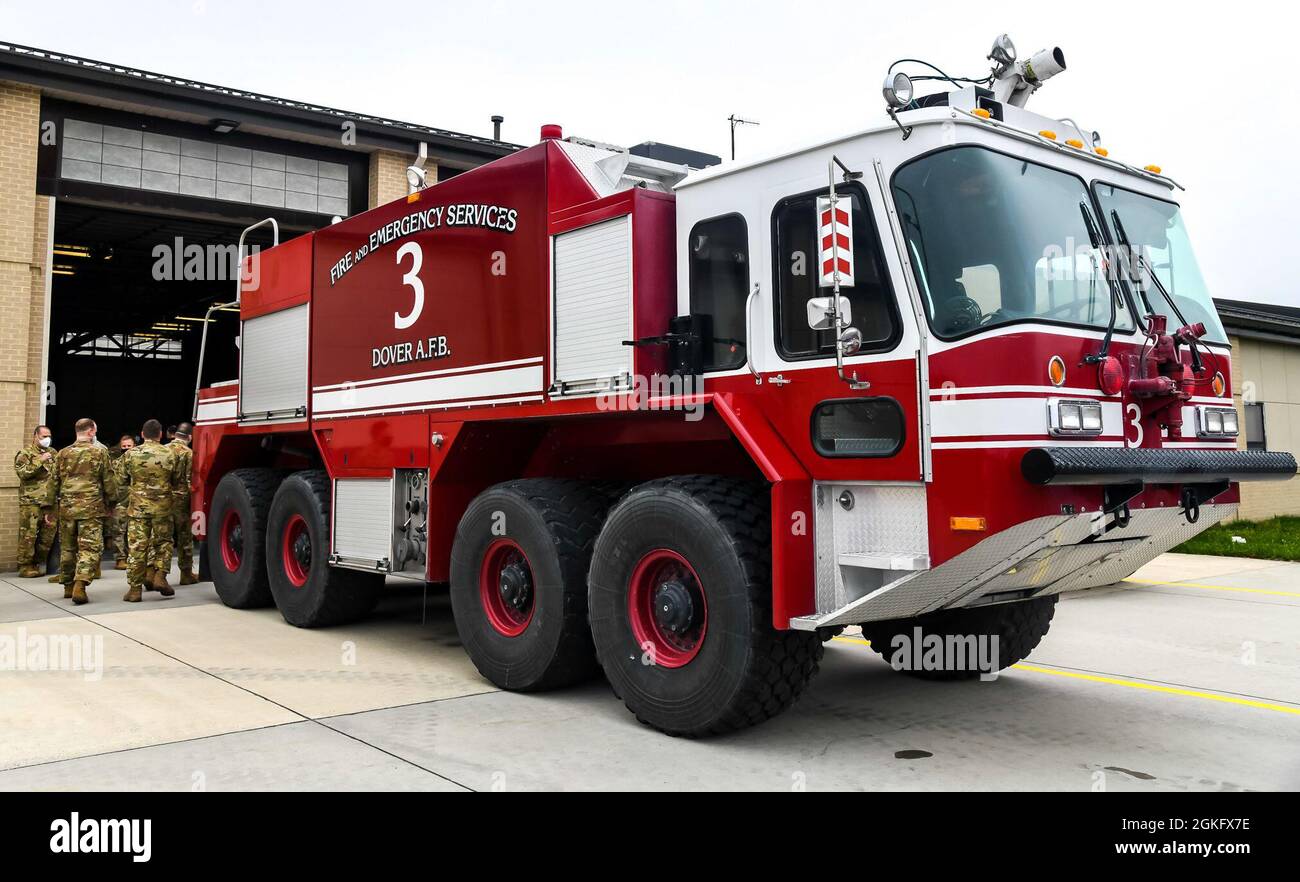 Flieger der 436. Zivilingenieursgeschwader-Feuerwehr verdrängen ein ...