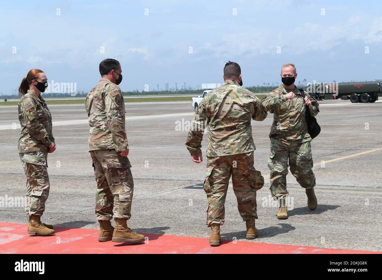 US Air Force Chief Master Sgt. Kati Grabham, Kommandochef des 325 ...