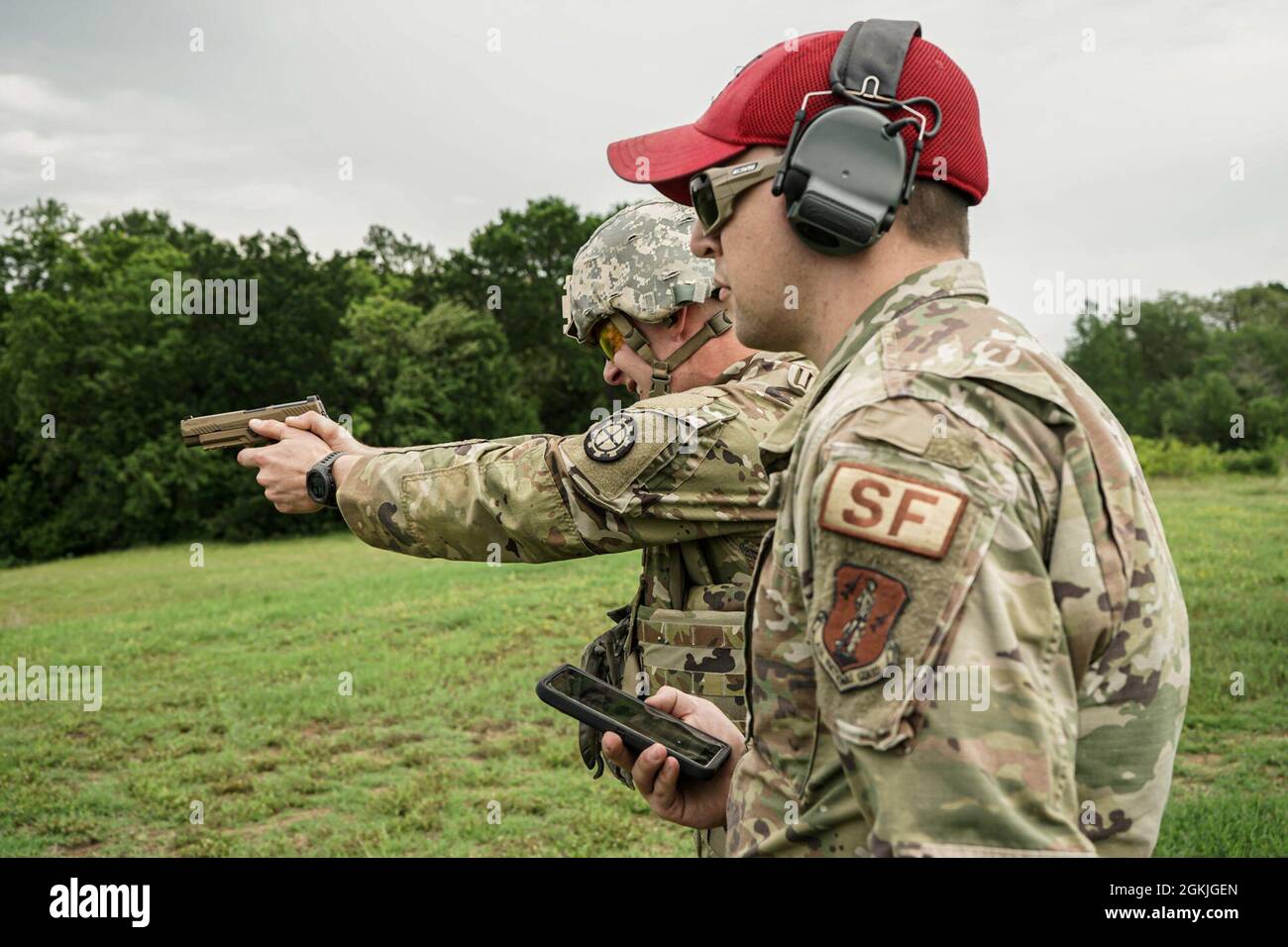 Cpl. Trace M Thompson führt den Stressshooting im Rahmen des „Army ...