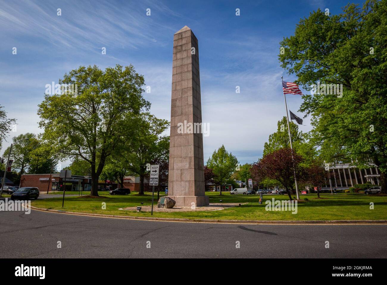 Blick auf die Südseite des Camp Merritt Memorial Monument in Cresskill ...