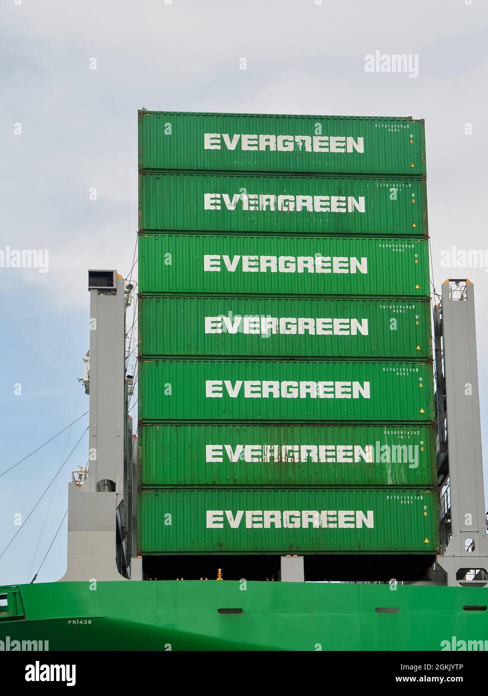 Evergreen - das größte Containerschiff der Welt im Hamburger Hafen ...