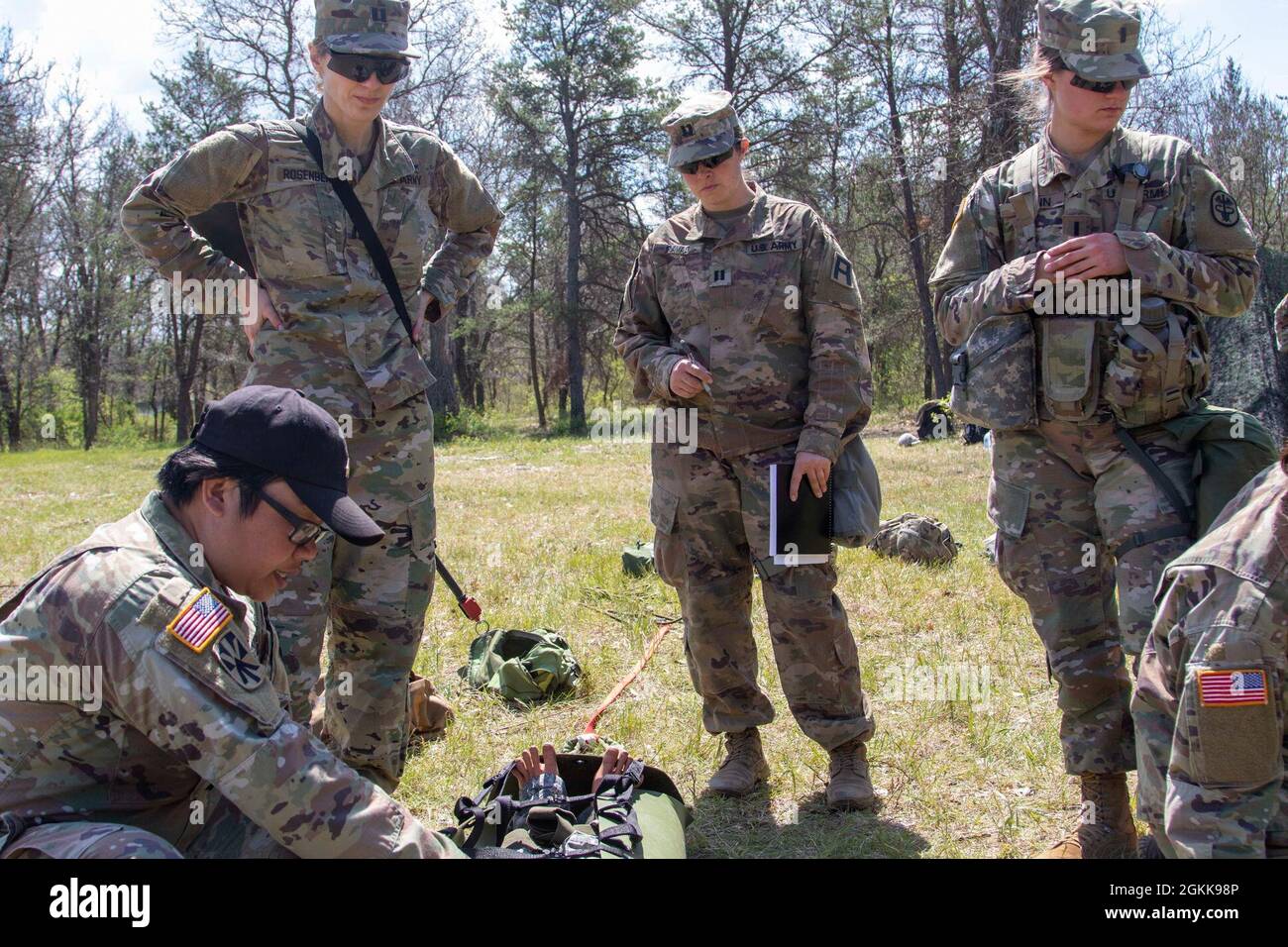 Sgt. Angel Tran, ein Ausbilder für eine fachkundige medizinische ...