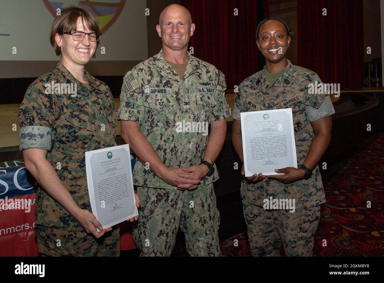 Der Kapitän des U.S. Marine Corps Mallory Owens, das Lager Blaz ...