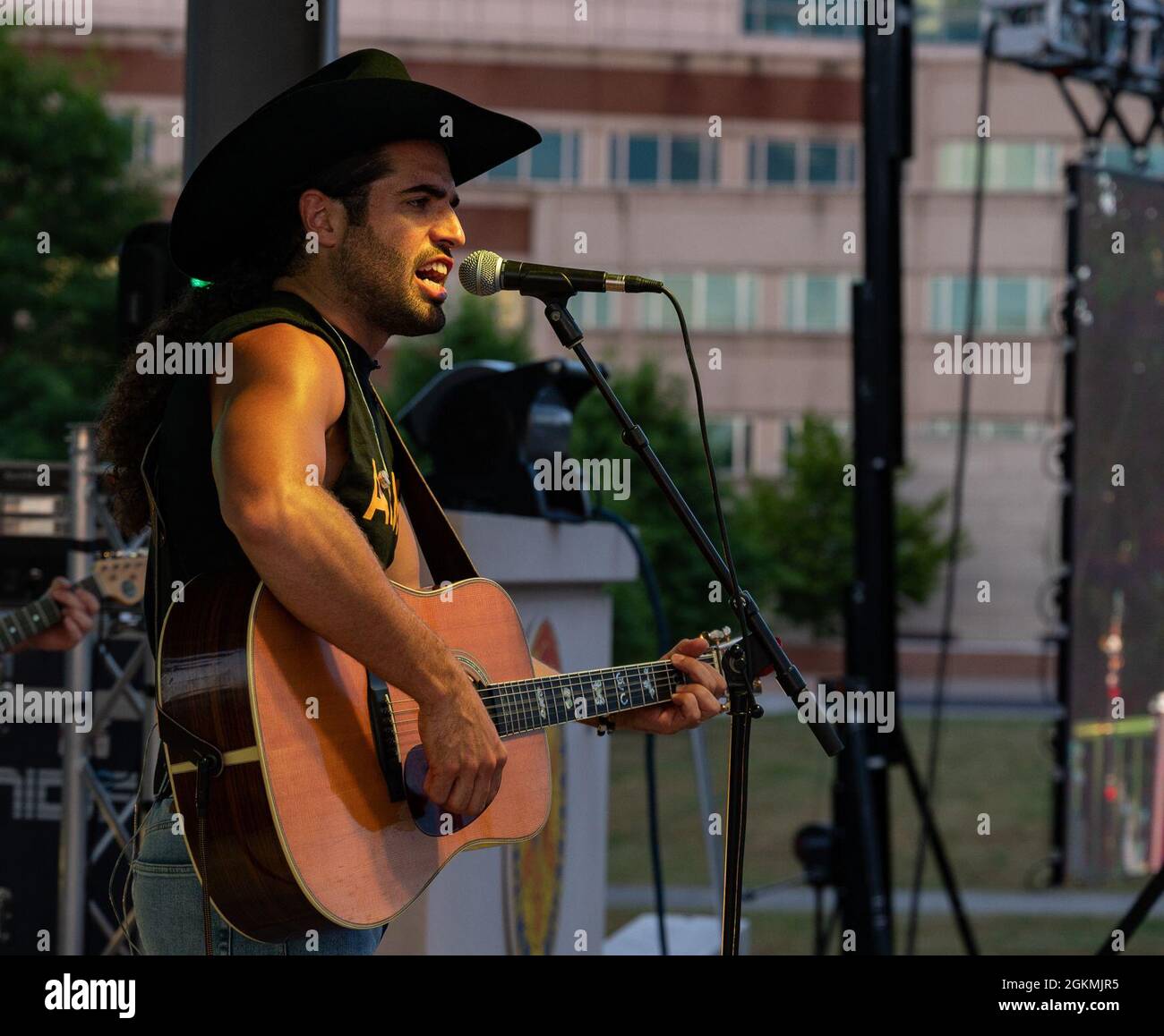 Austin Moody tritt für Dienstmitglieder und ihre Familien in der Joint ...