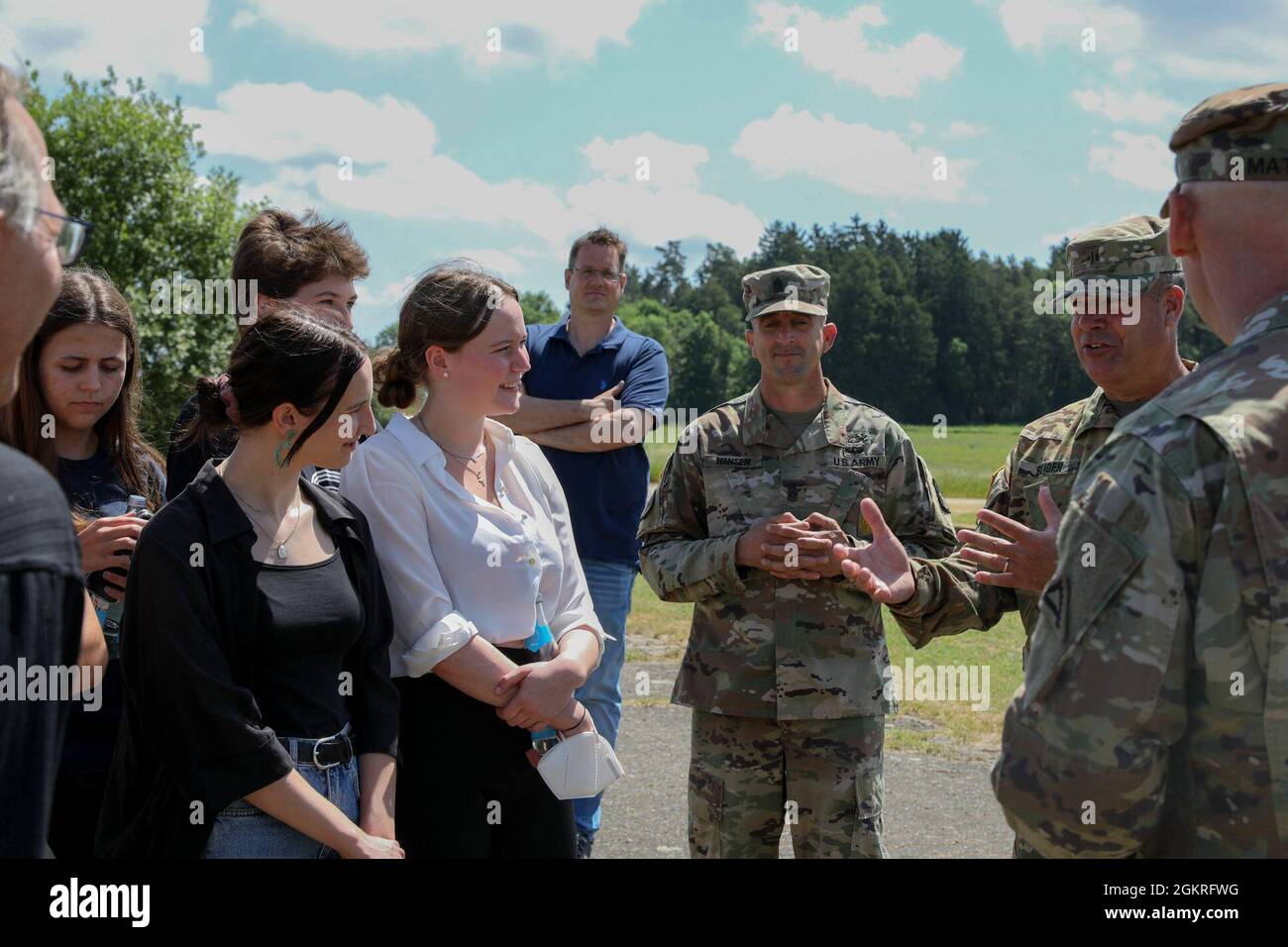 U.S. Army Command Sgt. Maj. Zane Hansen, links, ranghoher Berater der ...