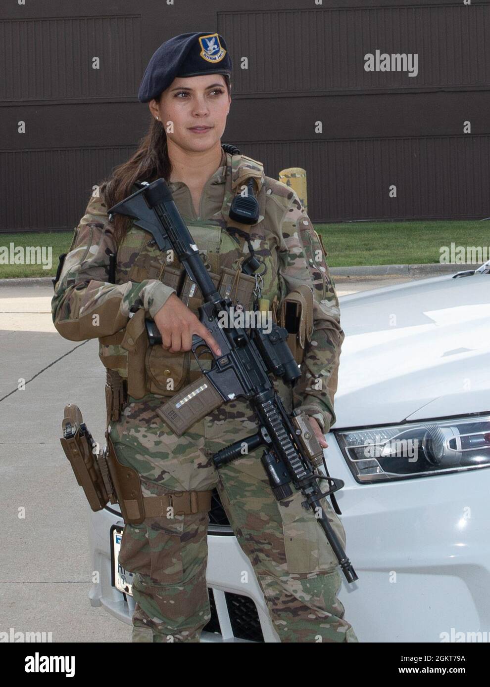 Airman 1st Class Samantha Boyer, 55. Security Forces Squadron, steht am ...