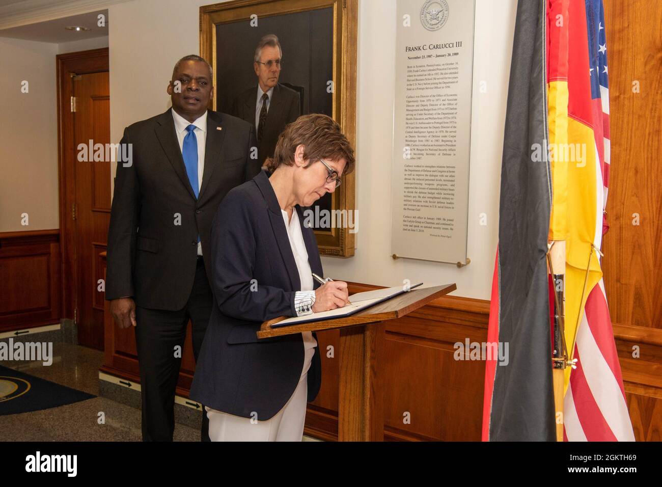 Annegret kramp -Fotos und -Bildmaterial in hoher Auflösung – Alamy