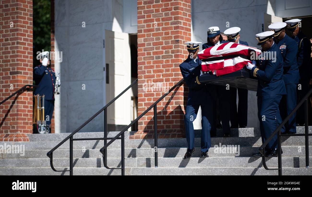 Die U.S. Coast Guard Academy veranstaltete die Beerdigung der pensionierten Küstenwache Cmdr ...