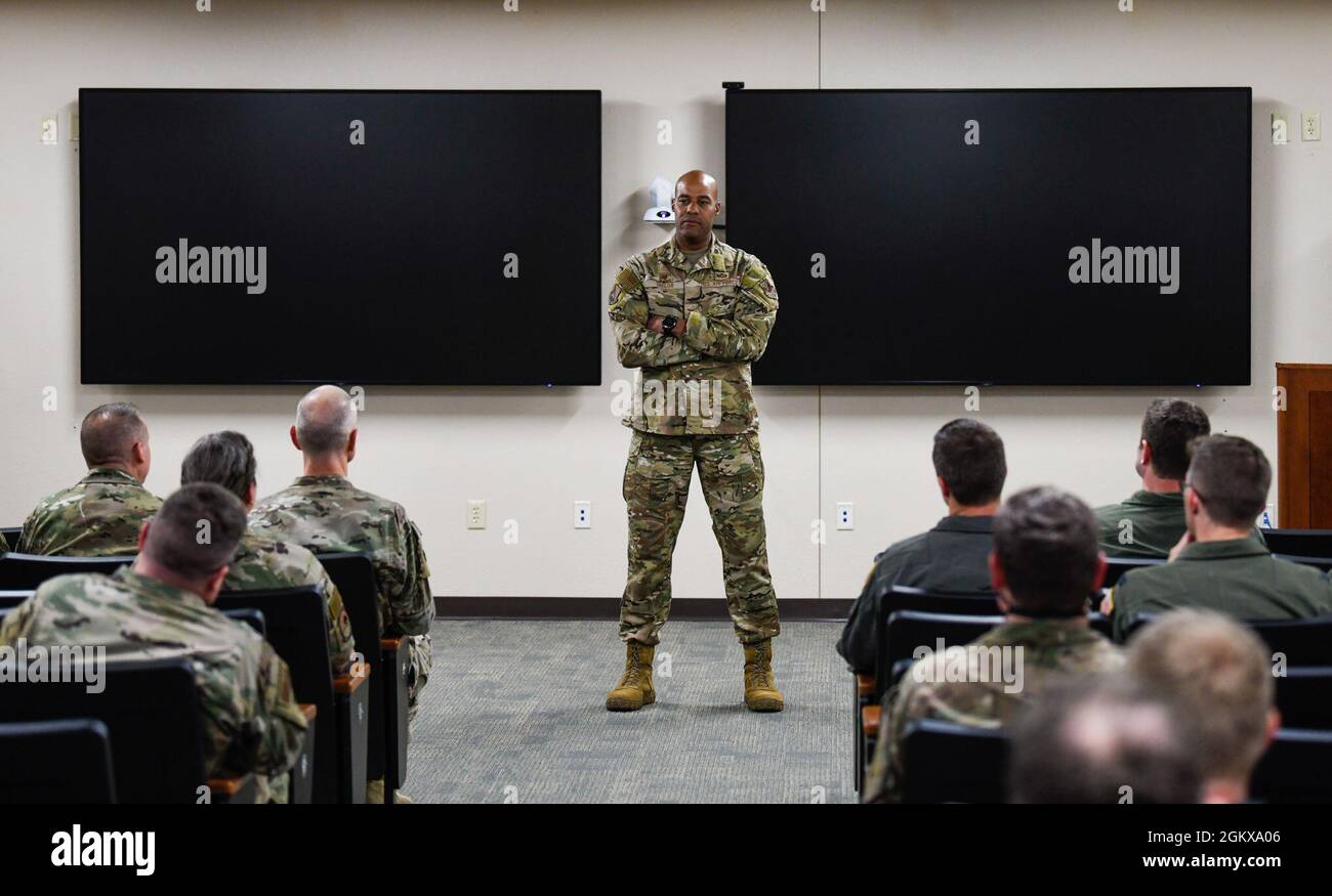 Der 27. Kommandant des Special Operations Wing, Col. Terence Taylor ...