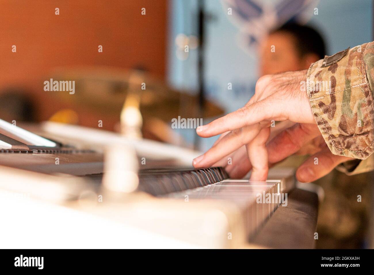 US Air Force Tech. Sgt. Ryan Rager, Musiker der USAF Band of Mid ...