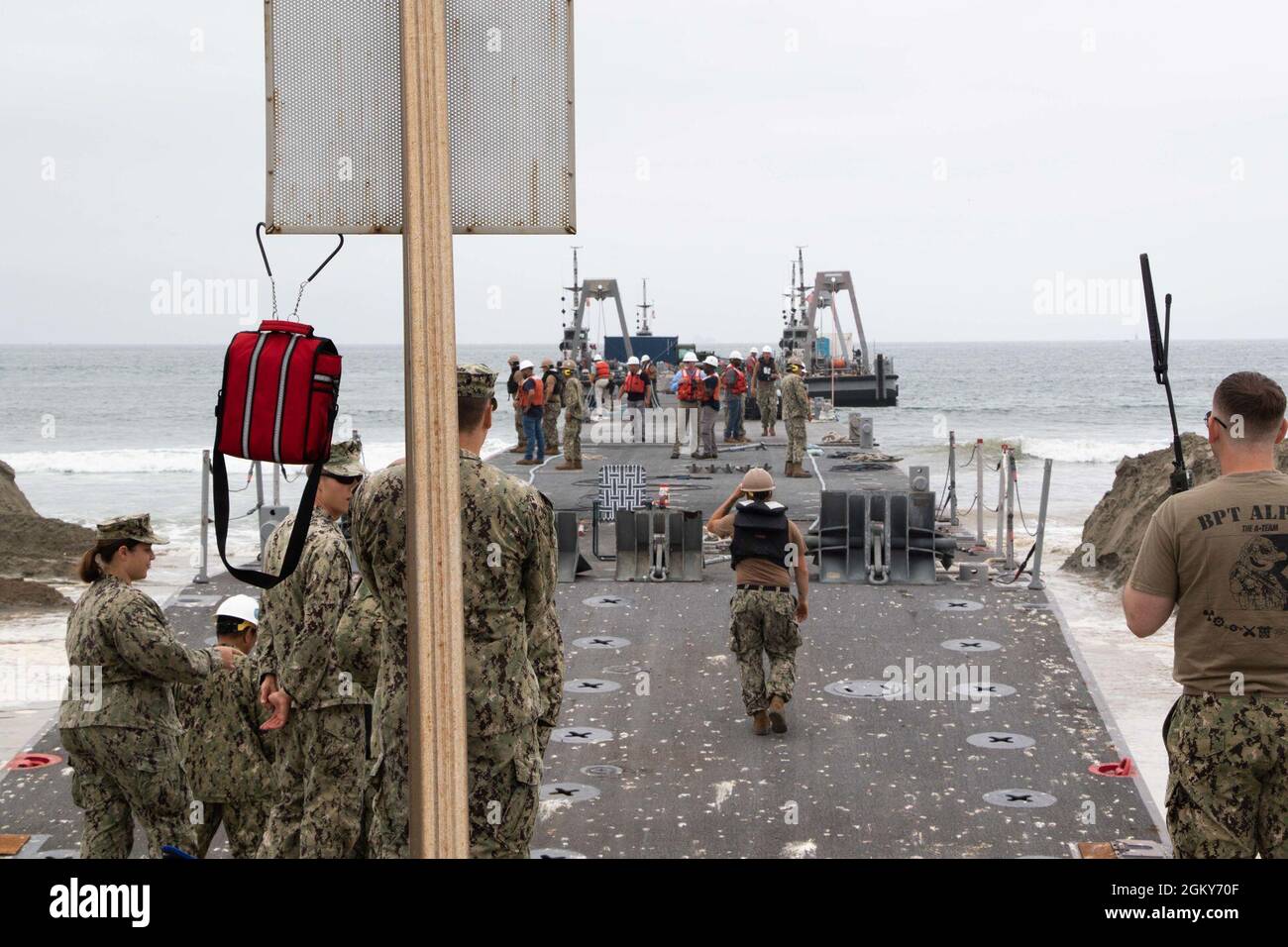 210726-N-DK042-1058 MARINE-AMPHIBIENBASIS CORONADO, KALIFORNIEN (JUL ...