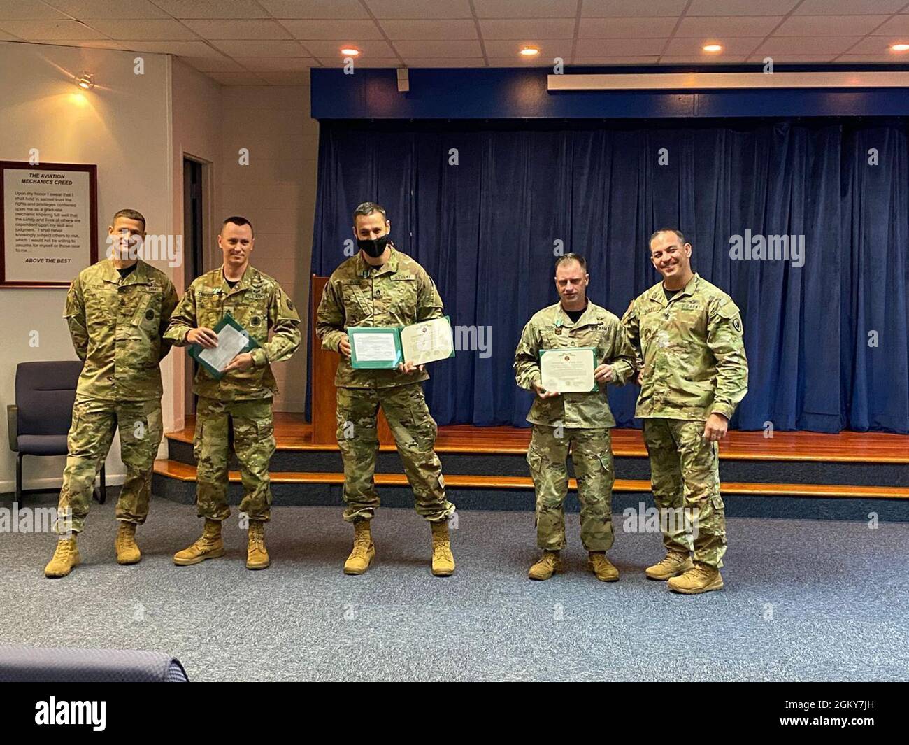 US Army Sgt. Klasse Andrew Anderson, Staff Sgt. Rodney Young und Staff ...