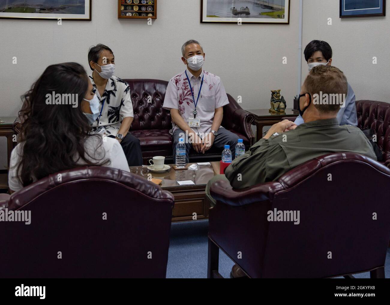 KADENA, Japan (28. Juli 2021) Isao Ono, Generaldirektor des Okinawa ...