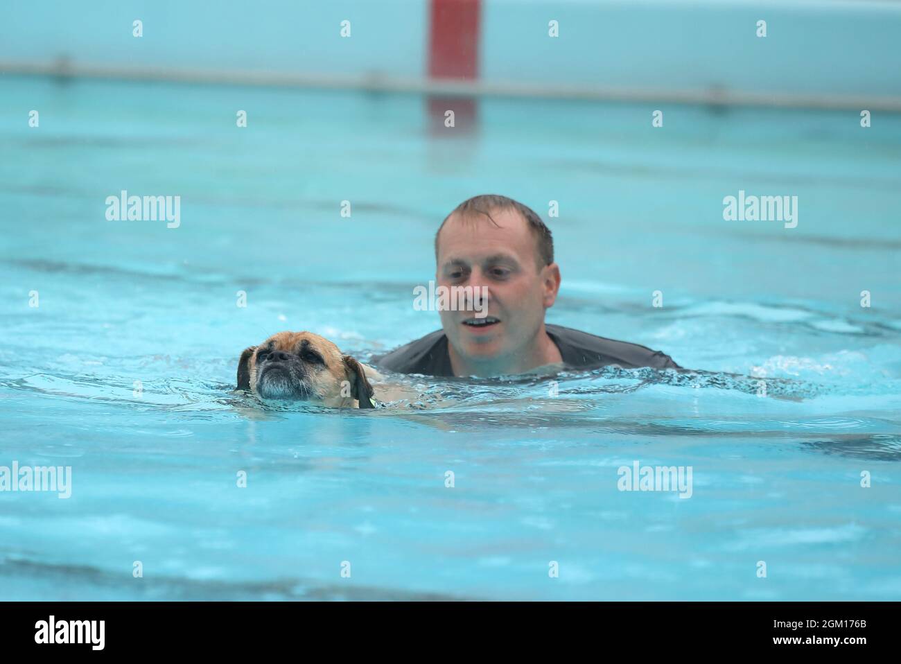 Peterborough, Großbritannien. September 2021. Adam Allan mit Bowe ...